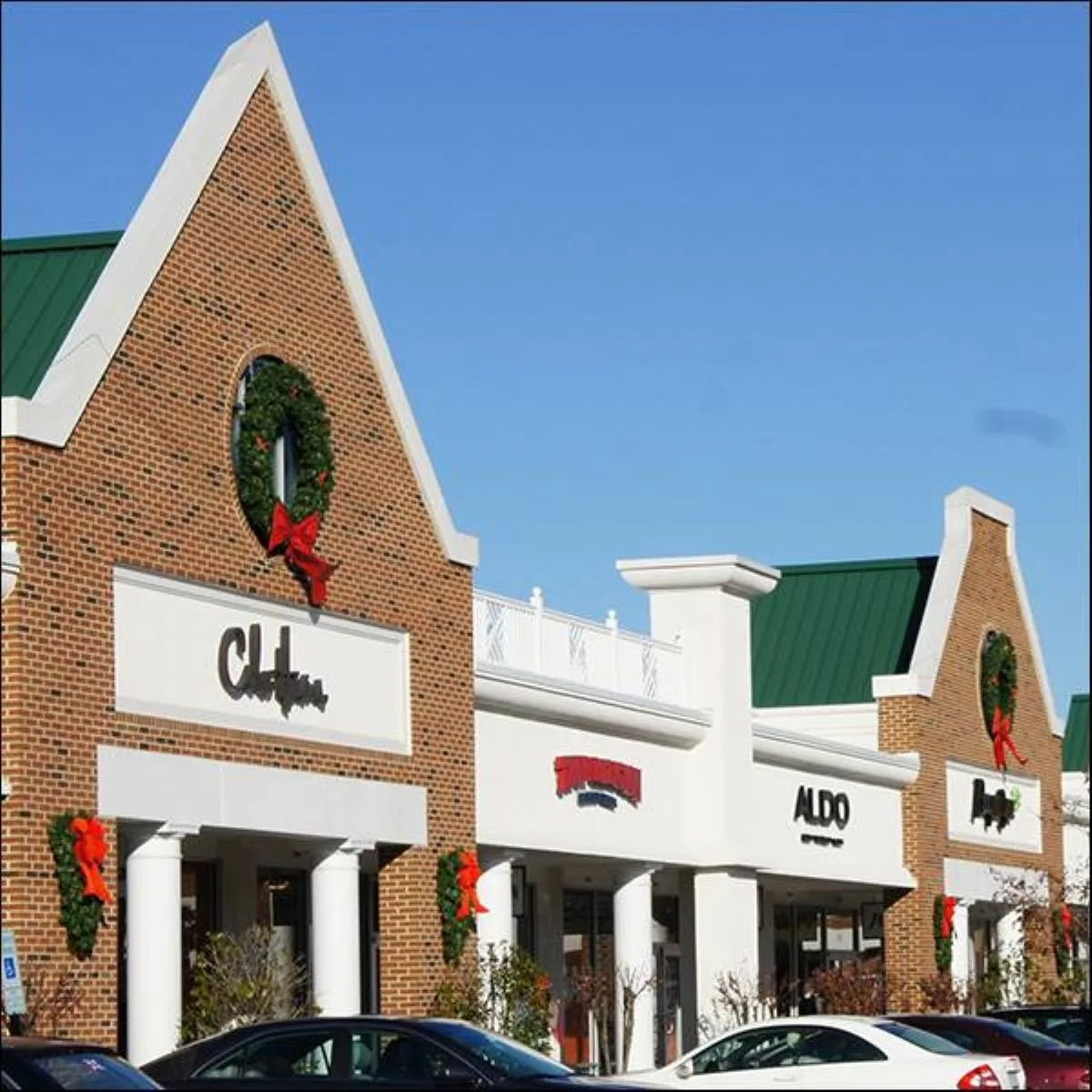 The Best Commercial Holiday Decoration Options to Increase Foot Traffic ...